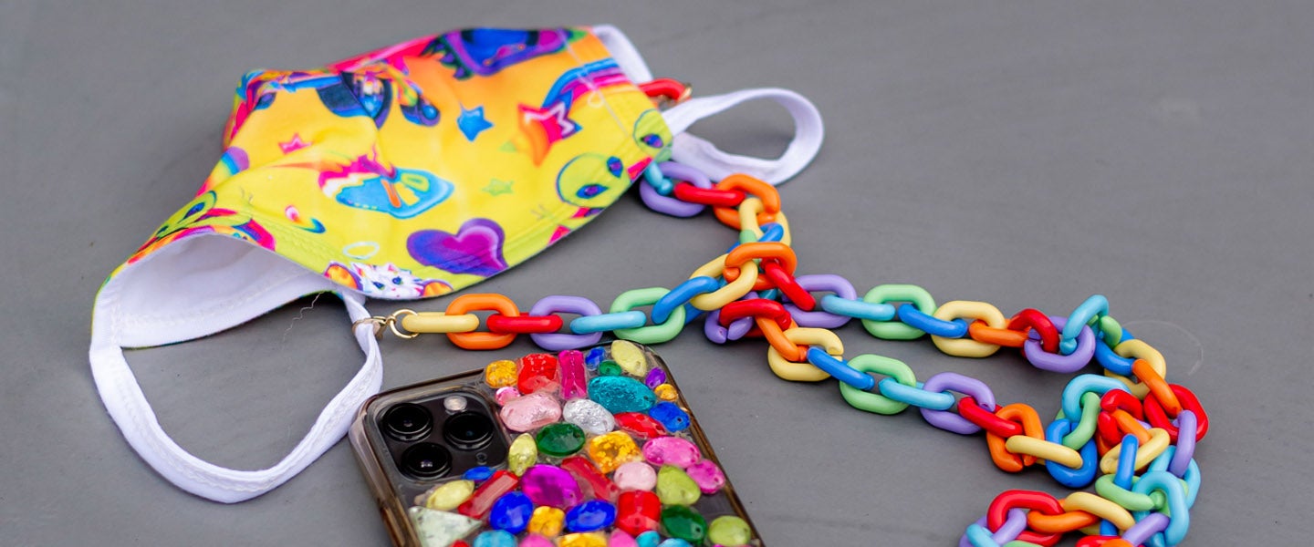 Face Mask Chains: Why Every Influencer Is Wearing a Lanyard
