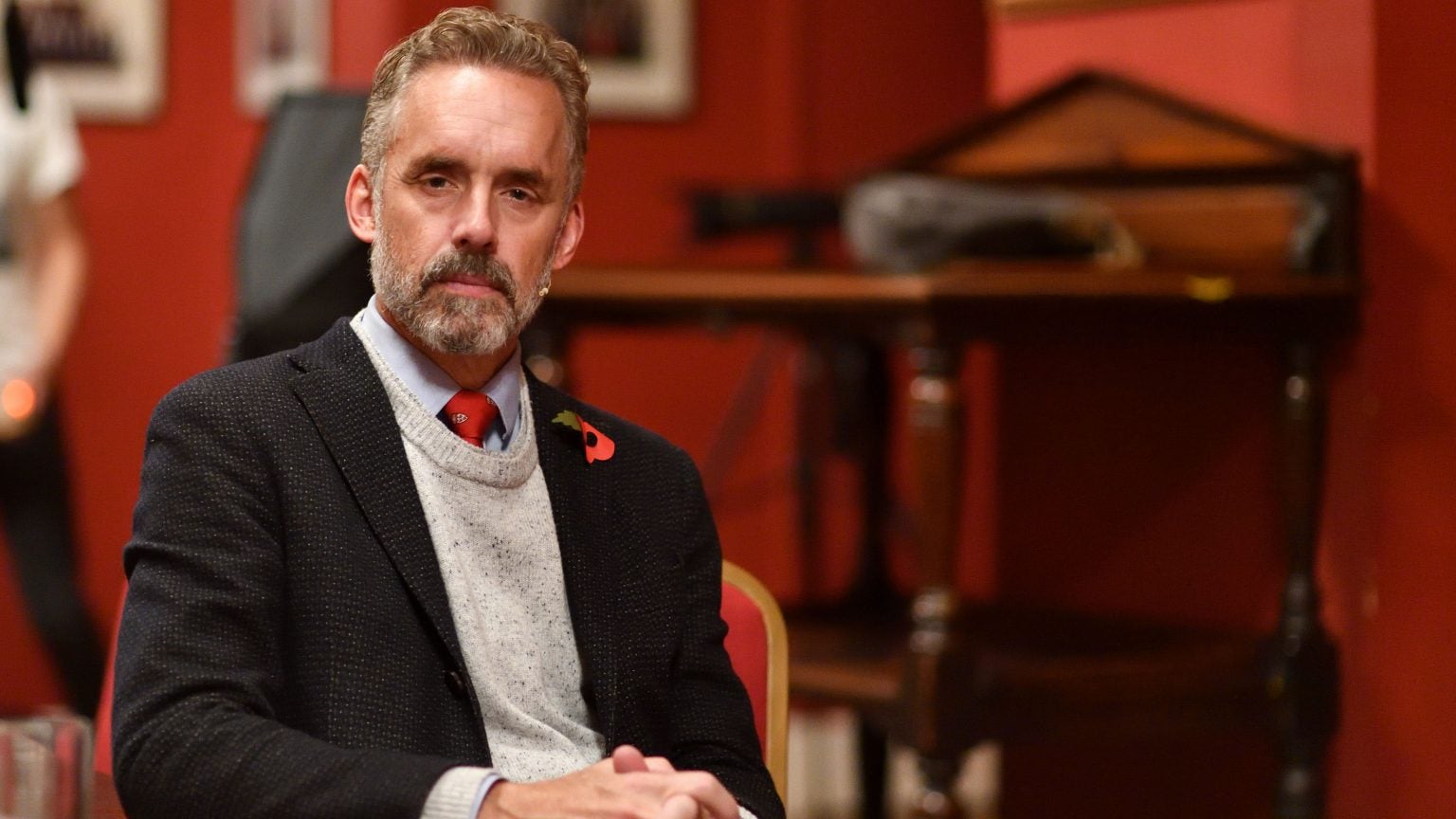Social Traditionalists Like Jordan Peterson Are Wearing All the Wrong Suits